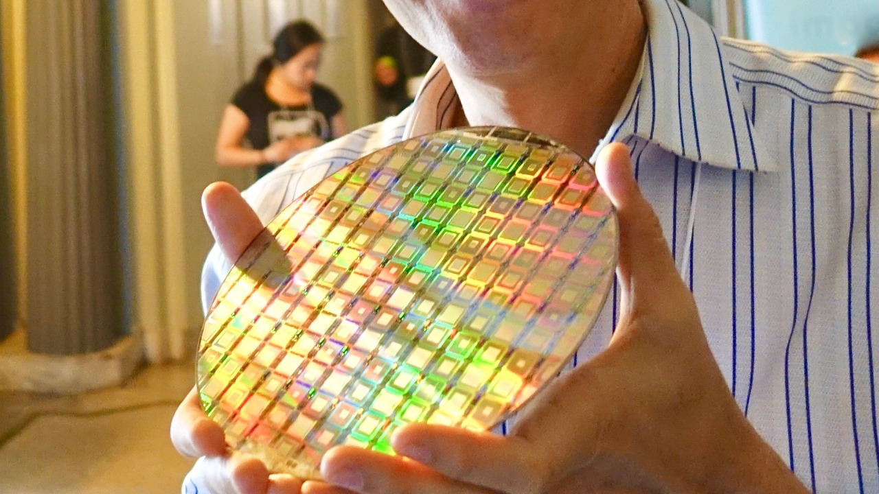 Scientists turn crystal defects into quantum superhighways for scalable ...