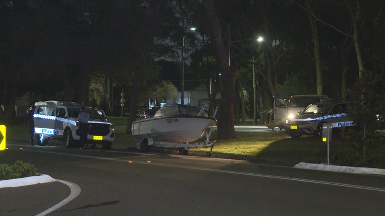 Police officer wedged between two cars in Sydney