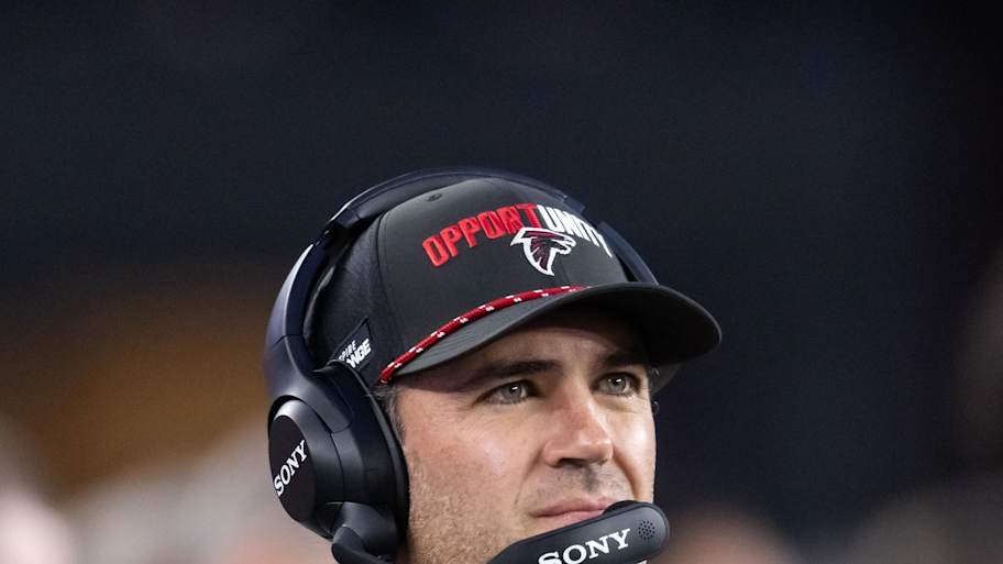 Eagles begin OC search with Zac Robinson