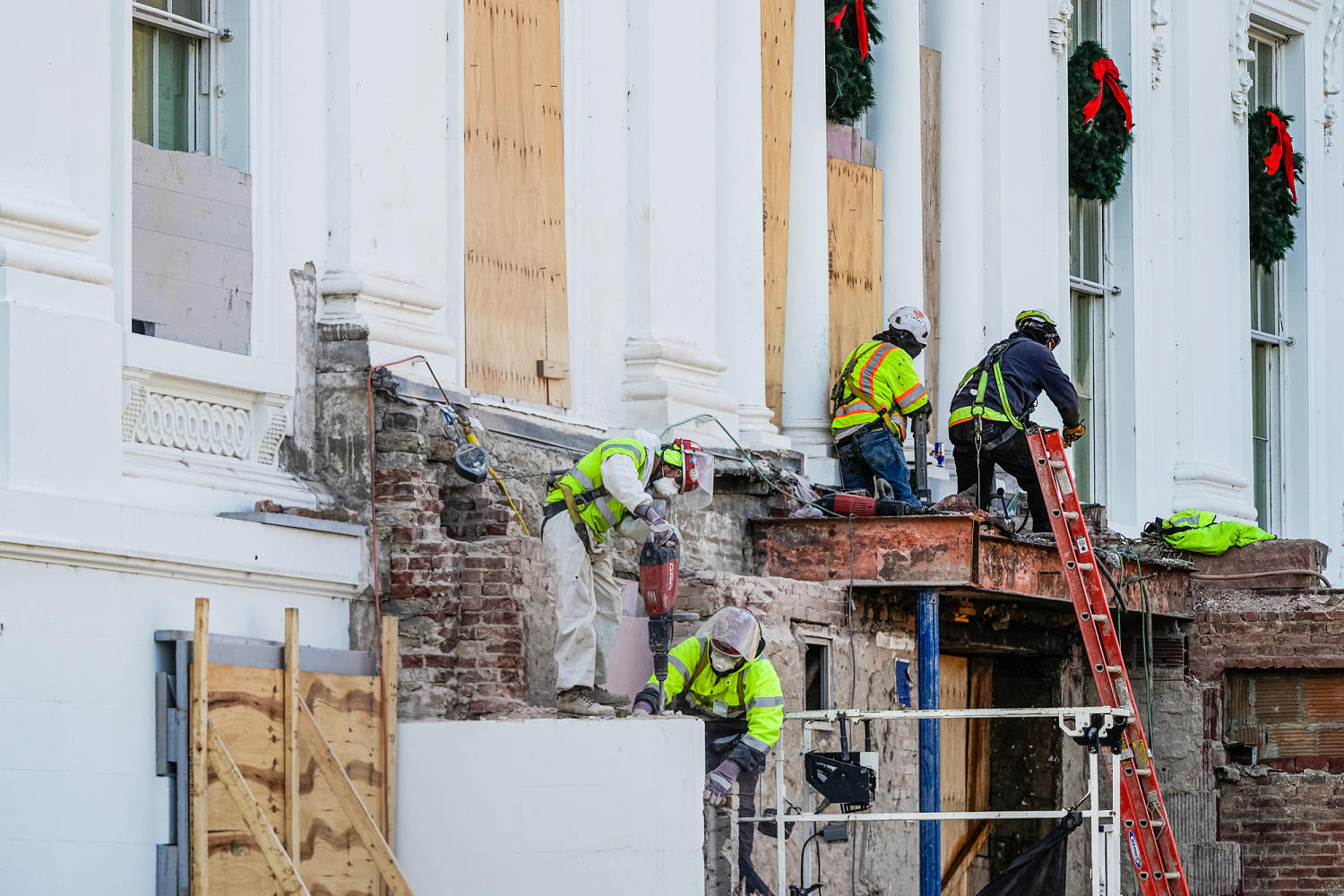 Extreme makeovers: Federal Reserve vs. White House renovations