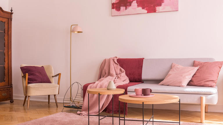 The pink color combination that unfortunately screams 2010s