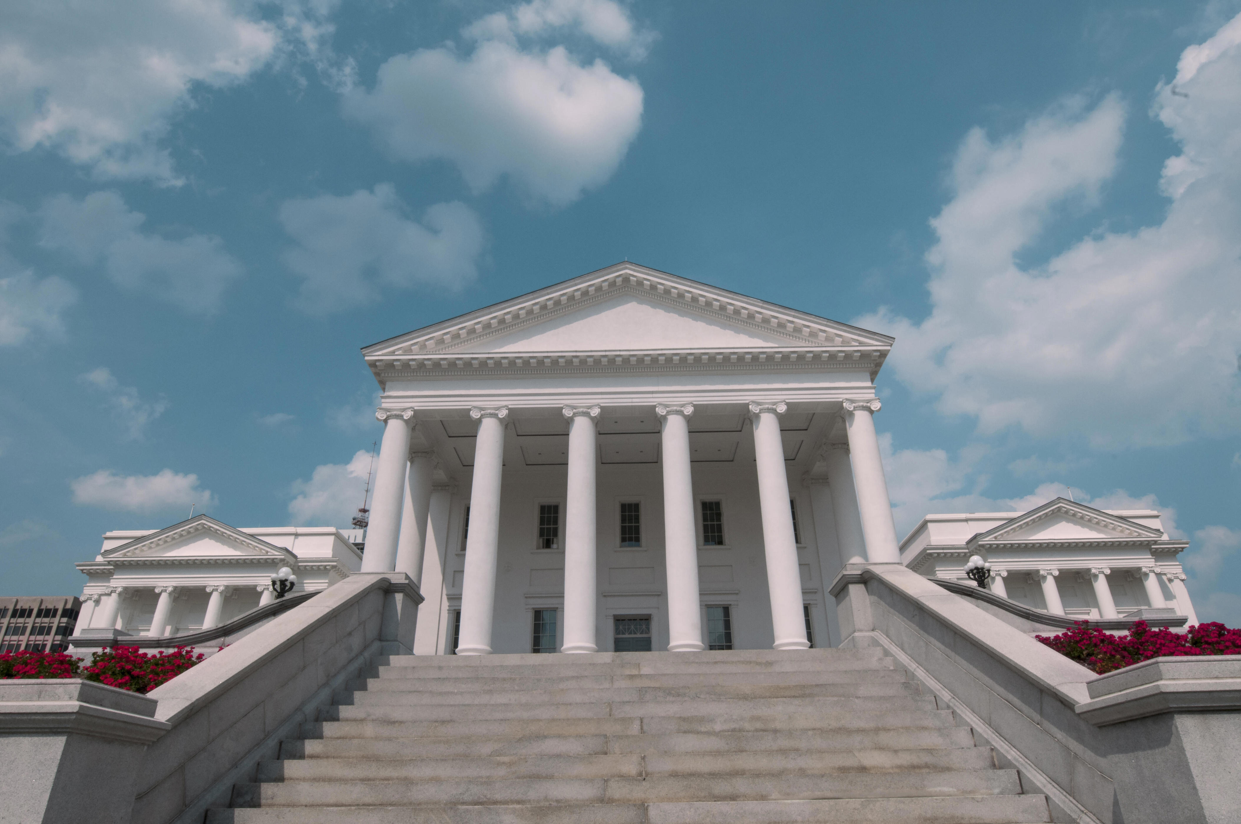 Virginia lawmakers pass redistricting amendment