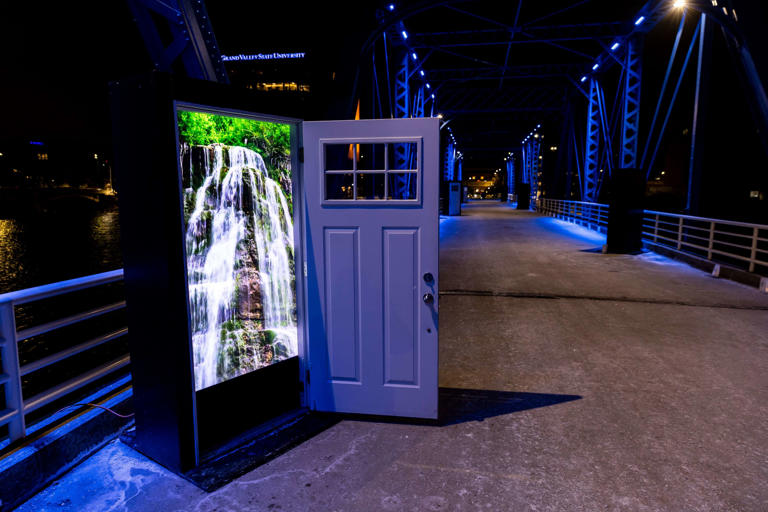 Largest winter festival in US brightens cold Michigan nights with ...