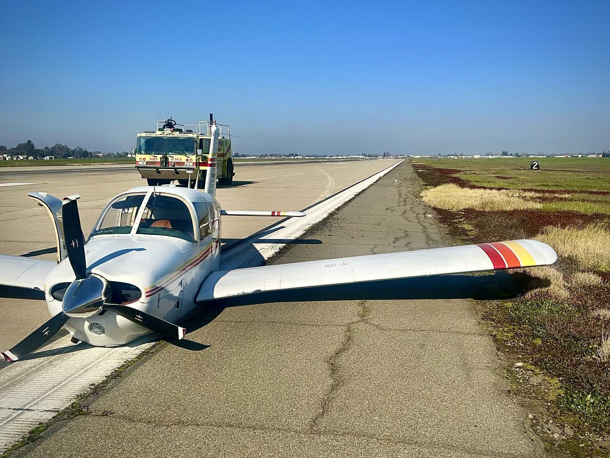 Small plane makes emergency landing at Sacramento McClellan Airport