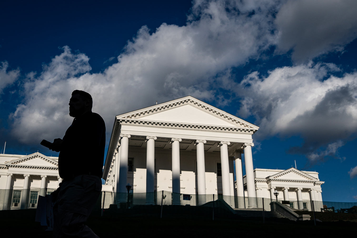 Virginia lawmakers pass redistricting amendment, sending it to voters ...