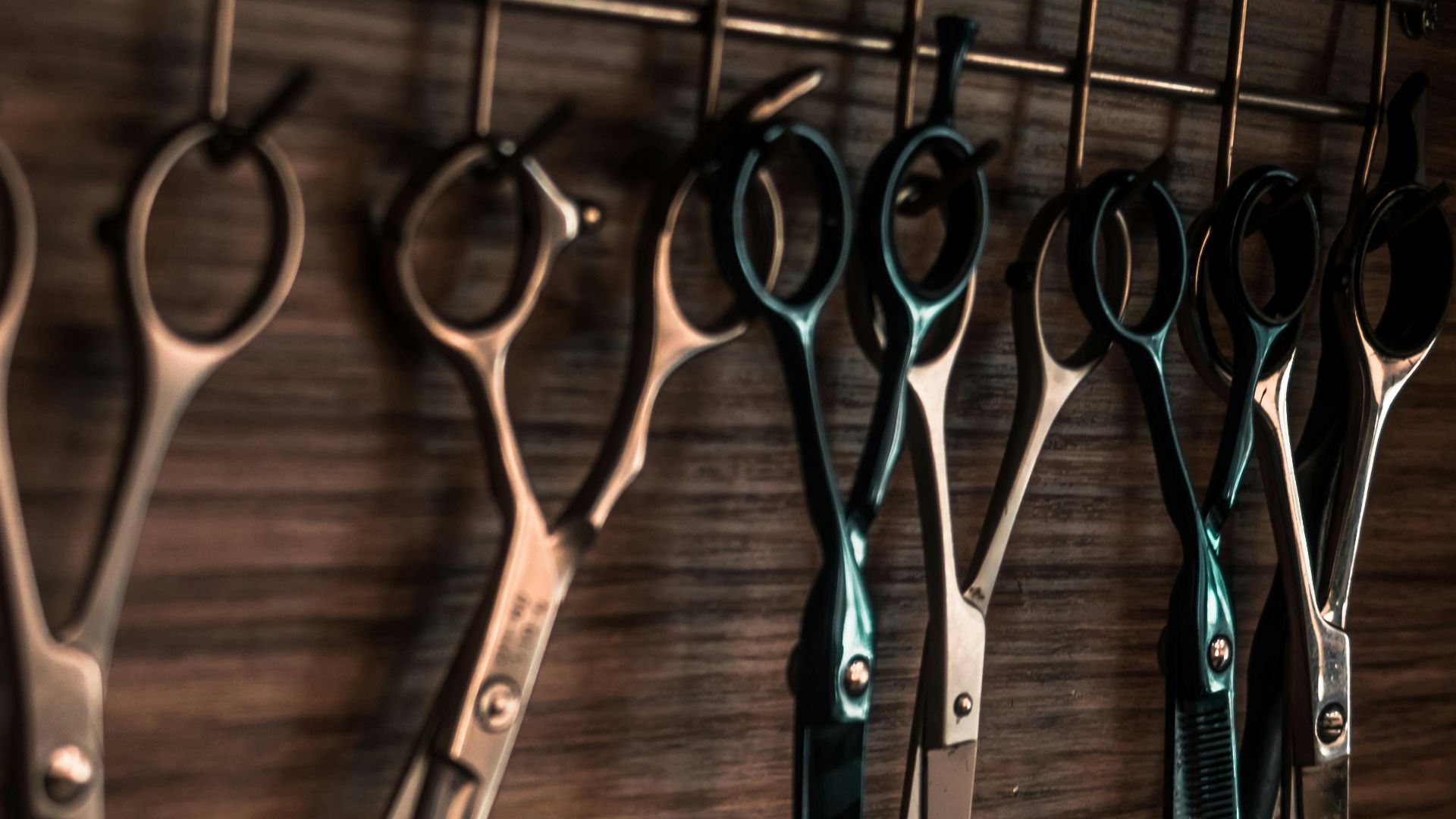 Who was the Phantom Barber of Pascagoula?