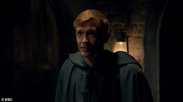 The Traitors star Jessie falls off her chair as Rachel and Stephen's ...