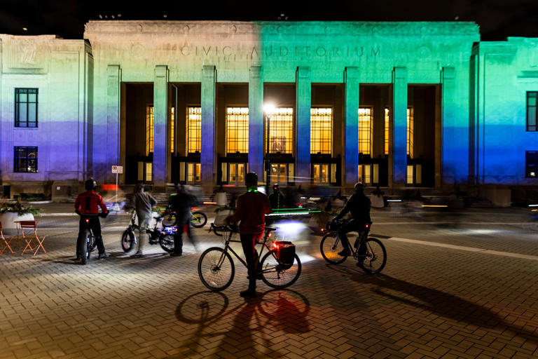 Largest winter festival in US brightens cold Michigan nights with ...