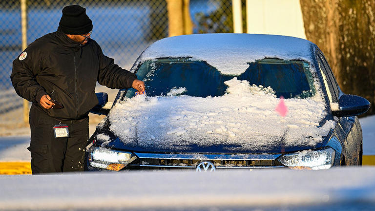 Rare snow falling in Florida as winter storm targets the South with ...