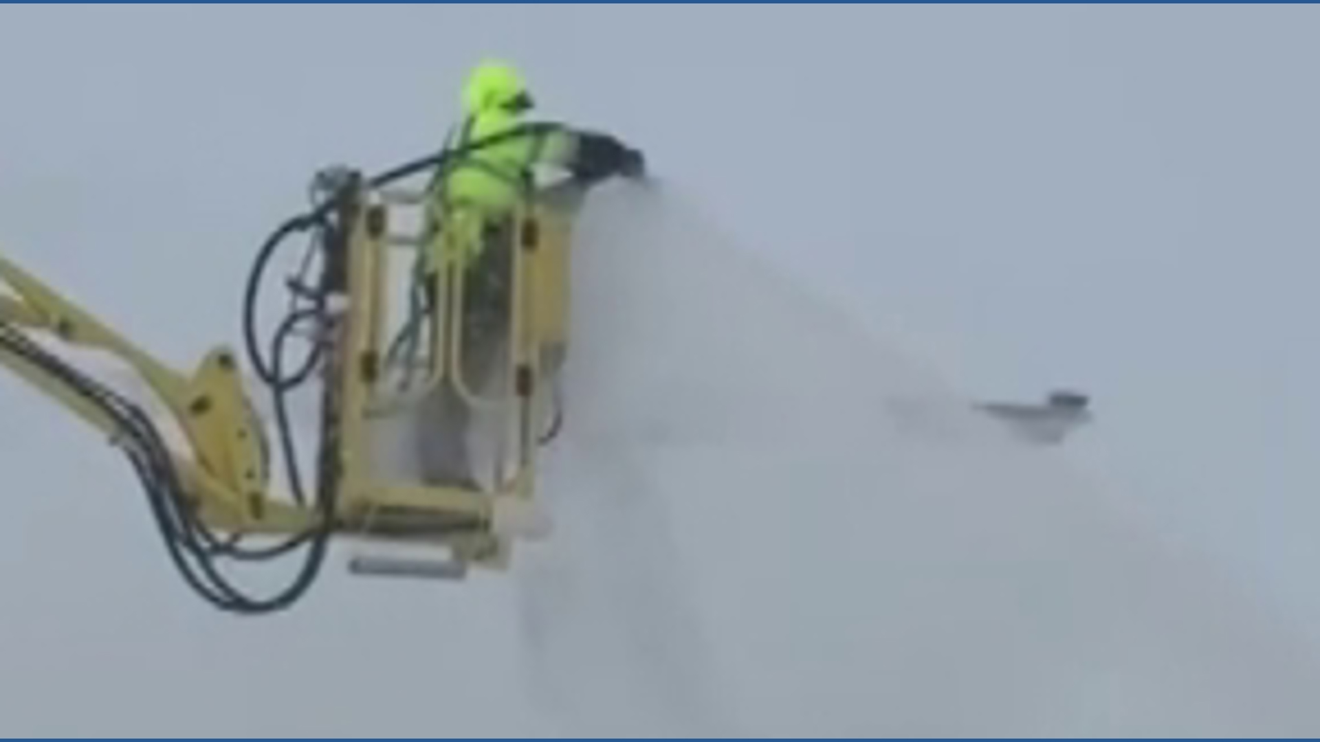 How crews keep runways clear of snow at Muskegon County Airport