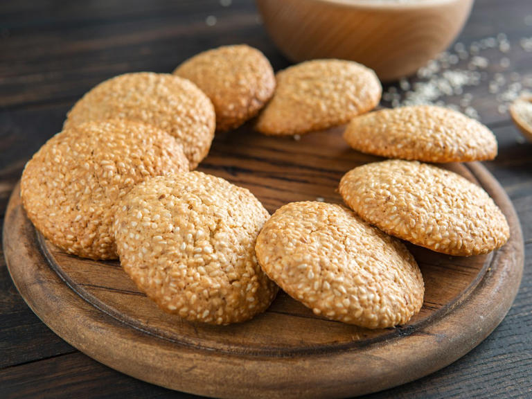 Golden brown sesame cookies with honey
