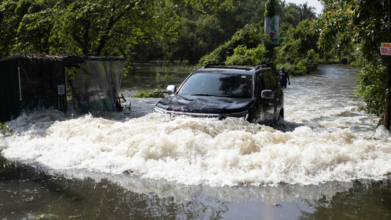 'Turn around, don't drown': 6 raging rivers slice off roads across 3 states