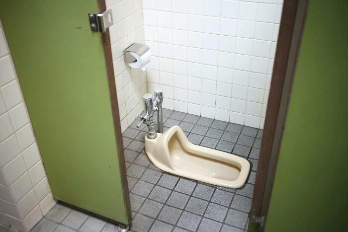 34 international customs that often surprise American travelers