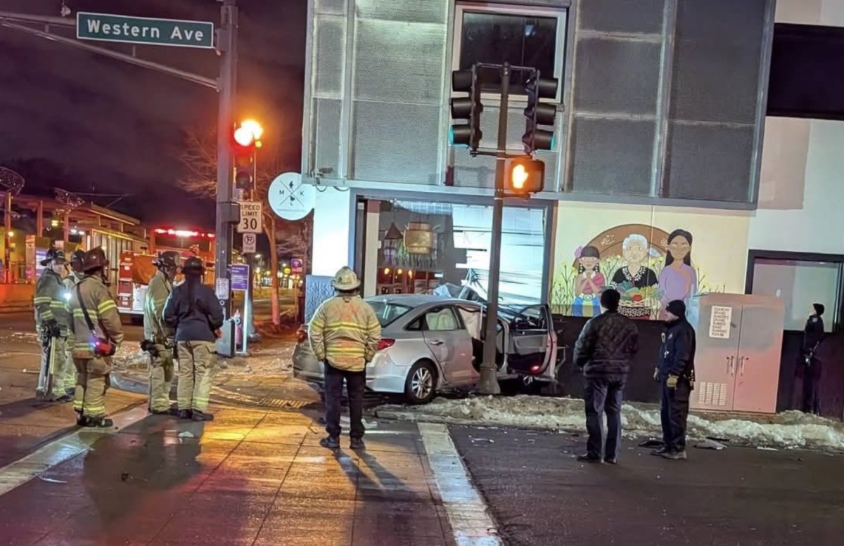 St. Paul restaurant closed after driver crashes through window