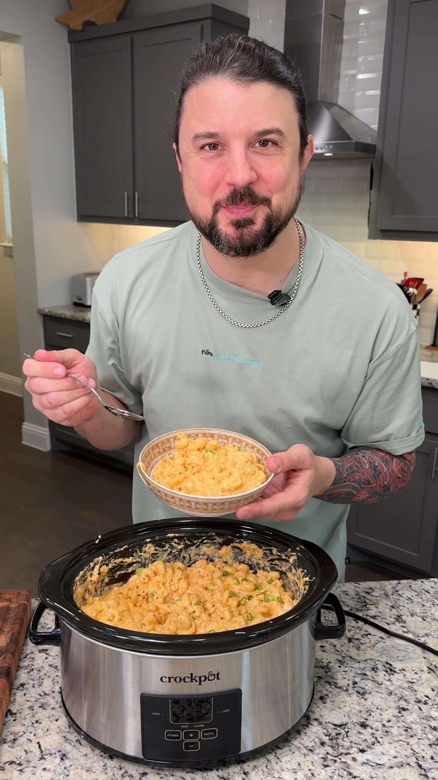 Buffalo chicken mac and cheese