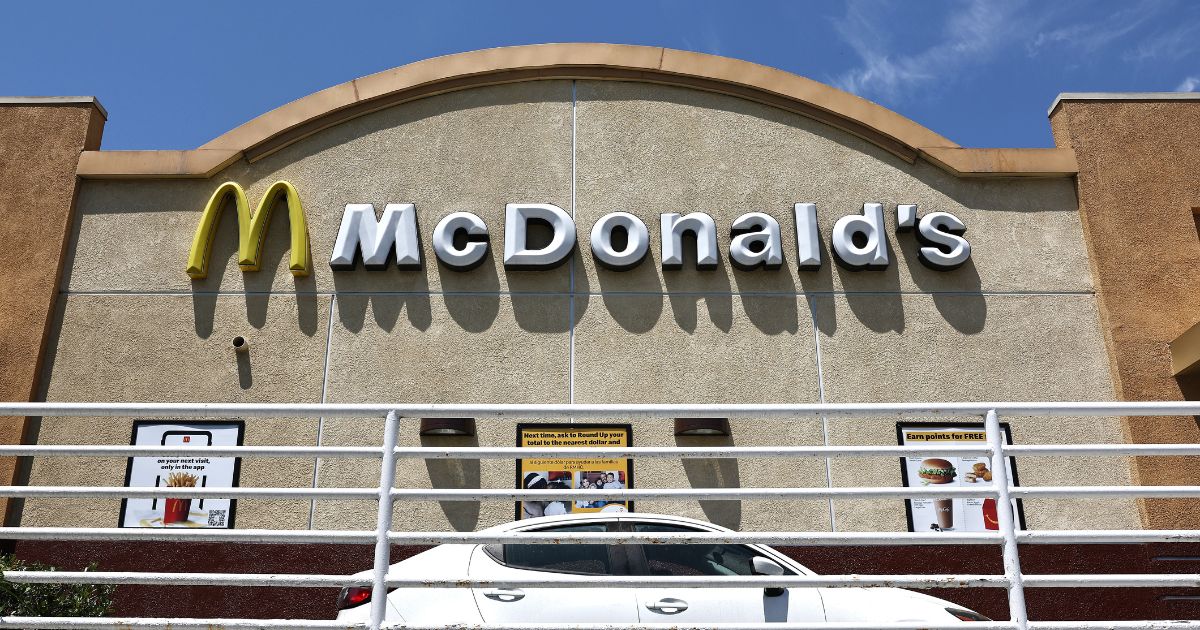 Elderly man sues McDonald’s, says staff failed to act before wife was ...