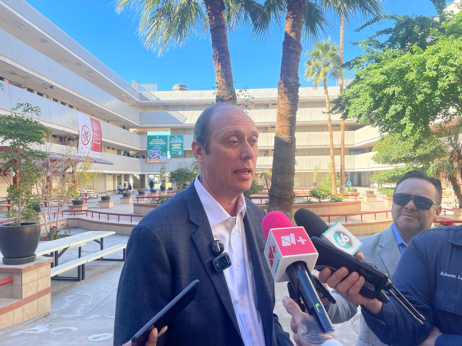 Cónsul de EU reitera obligación de declarar montos mayores a 10 mil dólares