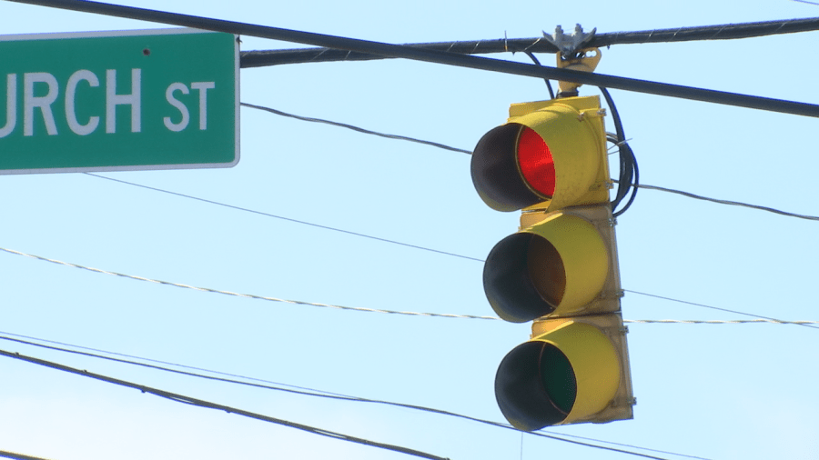 More than two dozen Murfreesboro drivers cited for running red lights