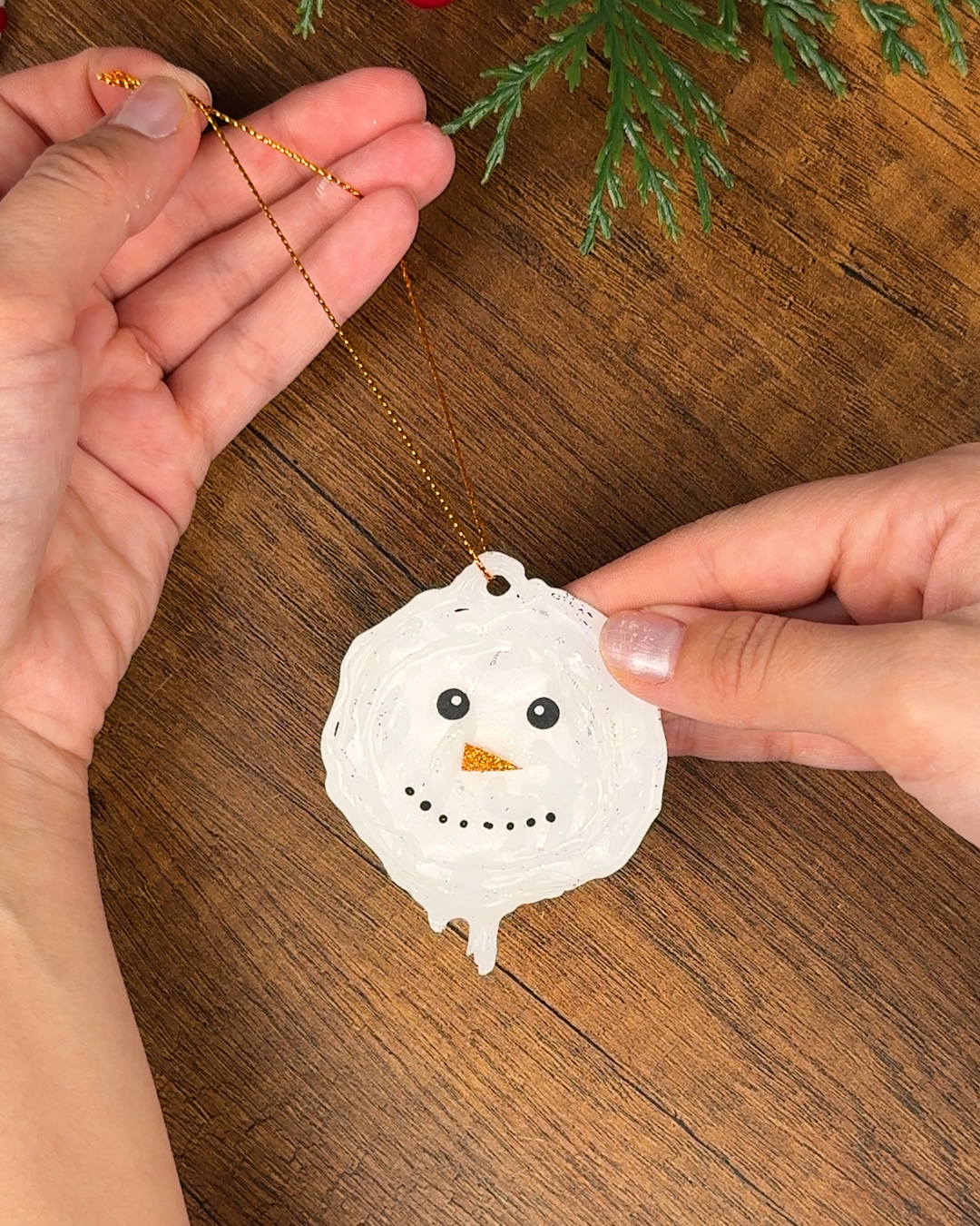 Make snowmen ornaments with glue☃️🎄