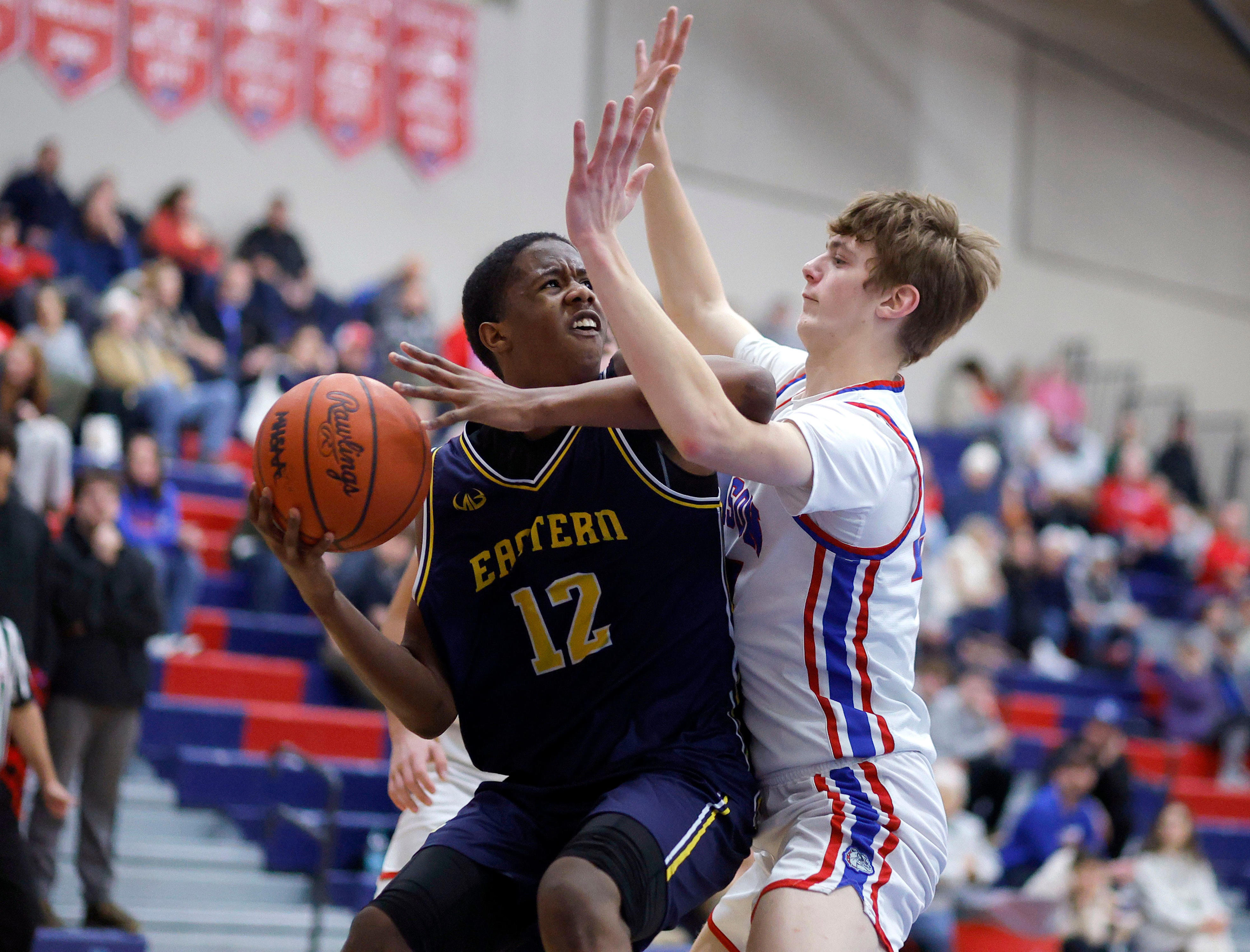 Luke Goss helps Mason basketball top Eastern in CAAC Red battle for first