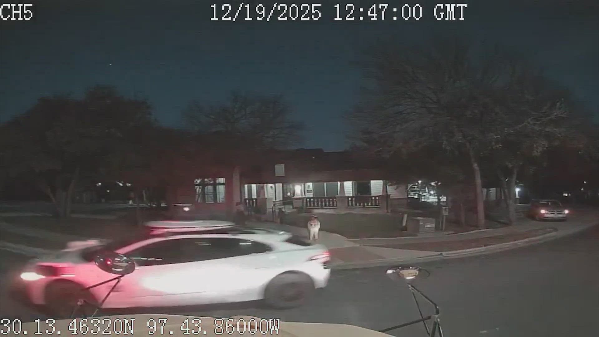 Austin ISD urges Waymo to halt driverless cars near school buses after ...