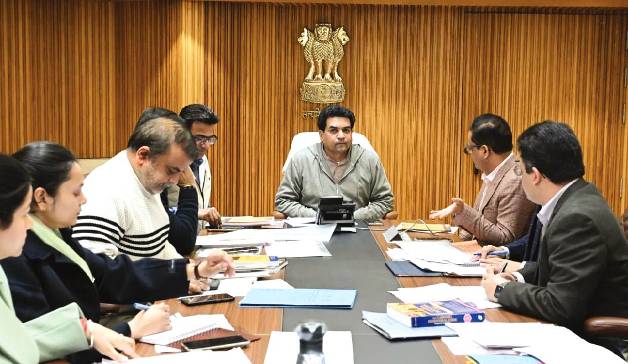 Kapil Mishra directs officials to ensure social security for gig workers