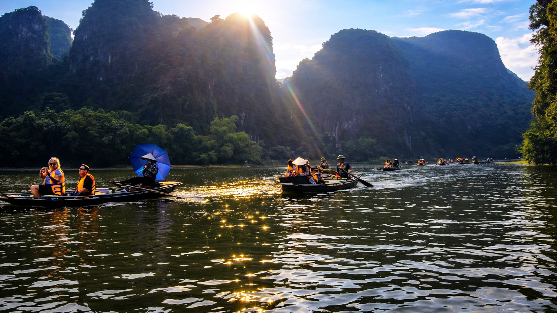 What is it like to boat through this scenic river?