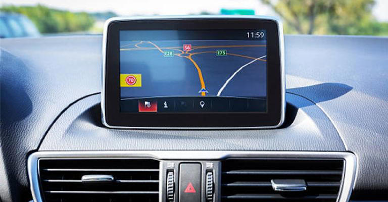 ¿Puedes deducir el GPS, rastreadores y accesorios del auto ante el SAT?