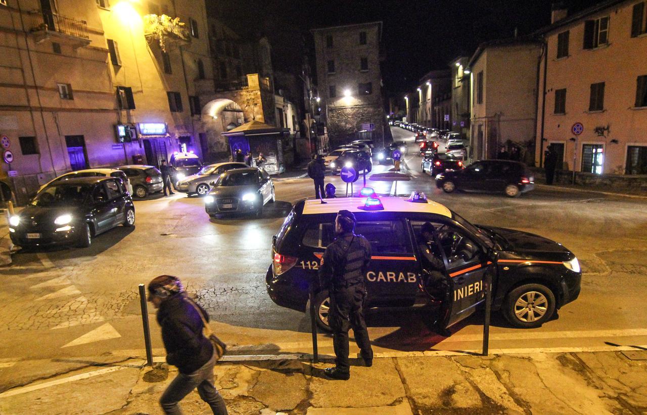 Abusata in auto dopo la serata in discoteca