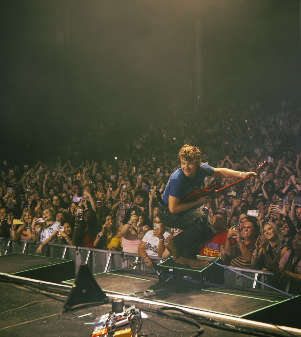 The 'Stranger Things' star who bumped Taylor Swift from No. 1