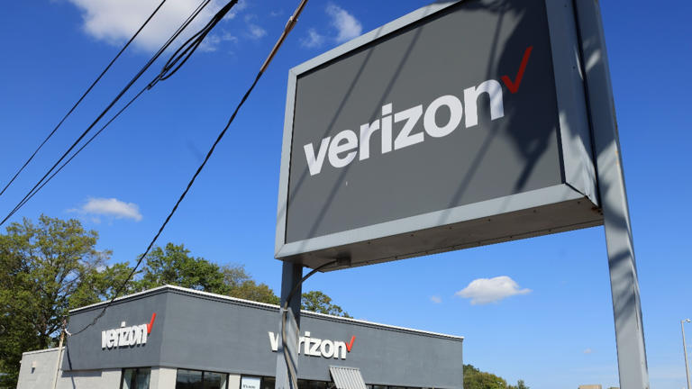 Is that Verizon $20 credit text a scam? Here's what you need to know