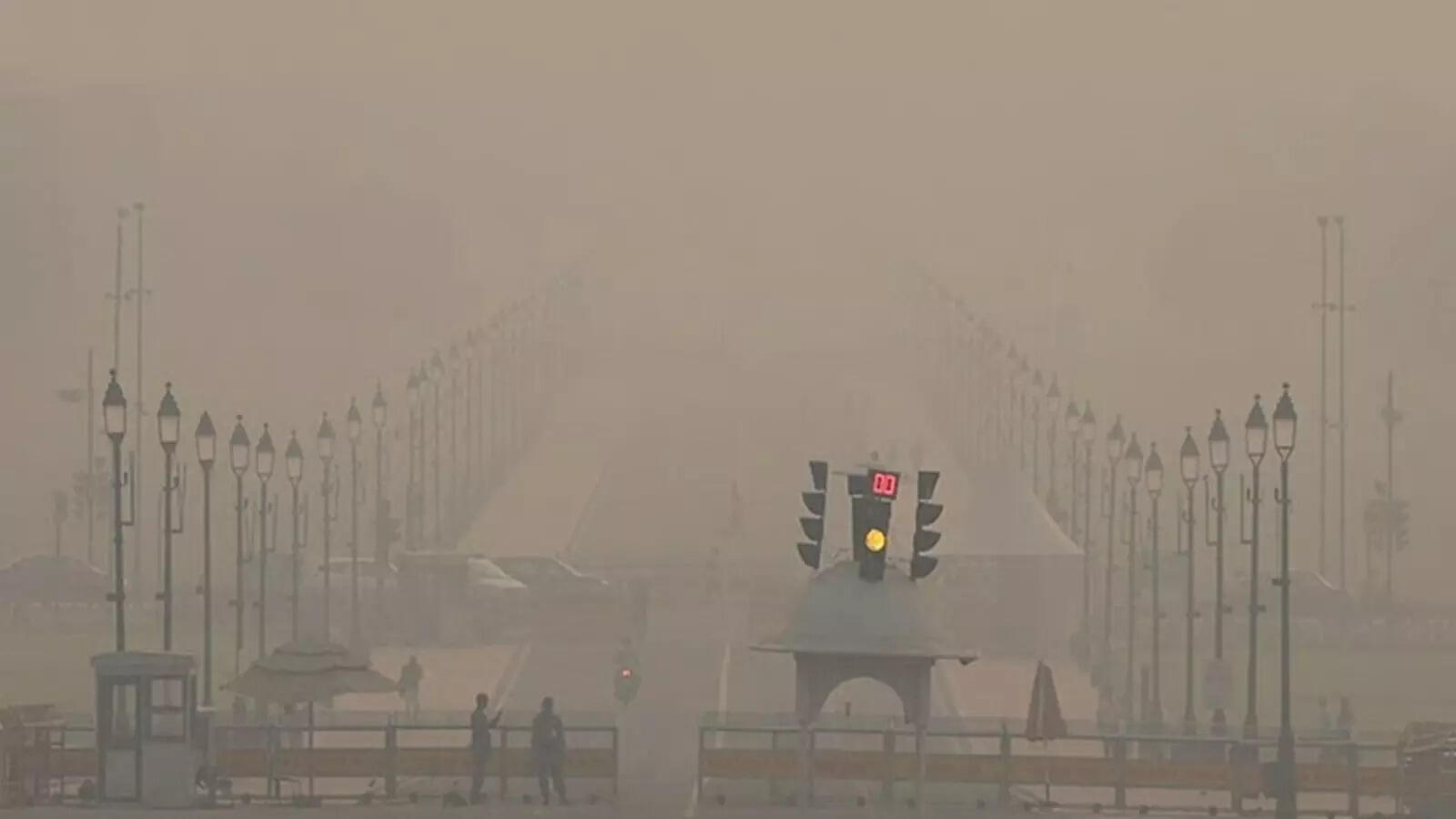 Delhi chokes, shivers and slows: Dense fog delays flights as AQI stays ...