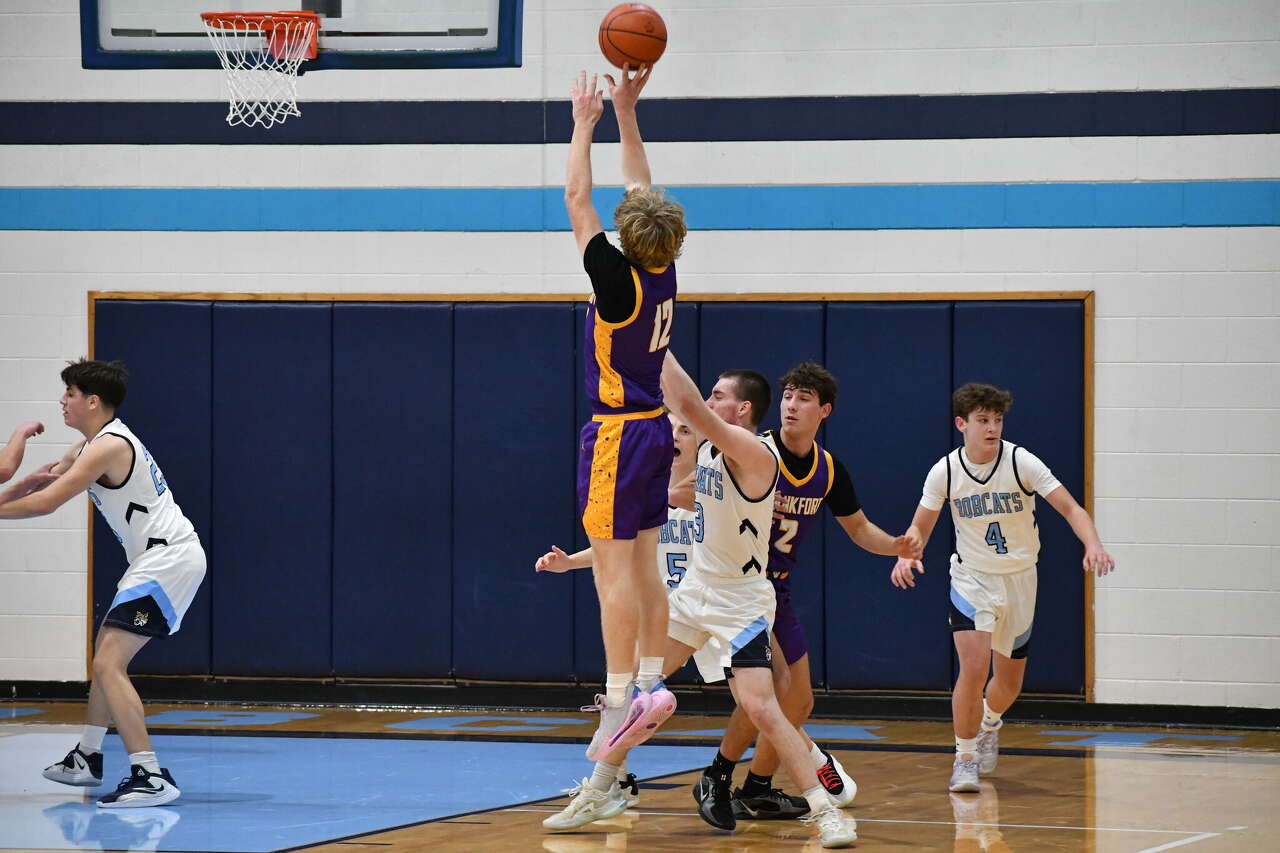 Bates leads Frankfort boys basketball over Brethren