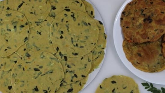 Moringa thepla: The ultimate travel-friendly food that stays fresh for ...