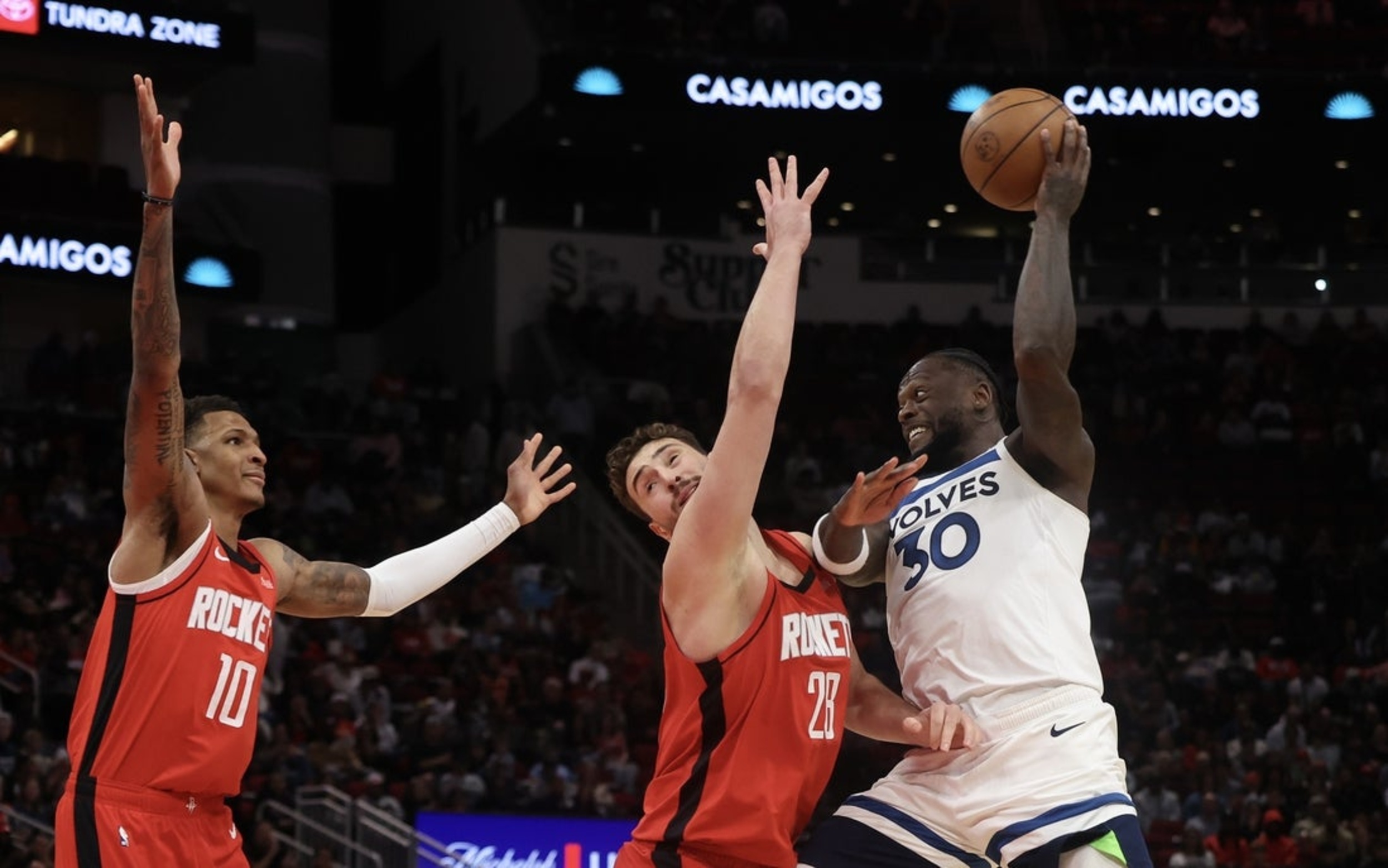 Kevin Durant's 39-point effort powers Rockets past Wolves
