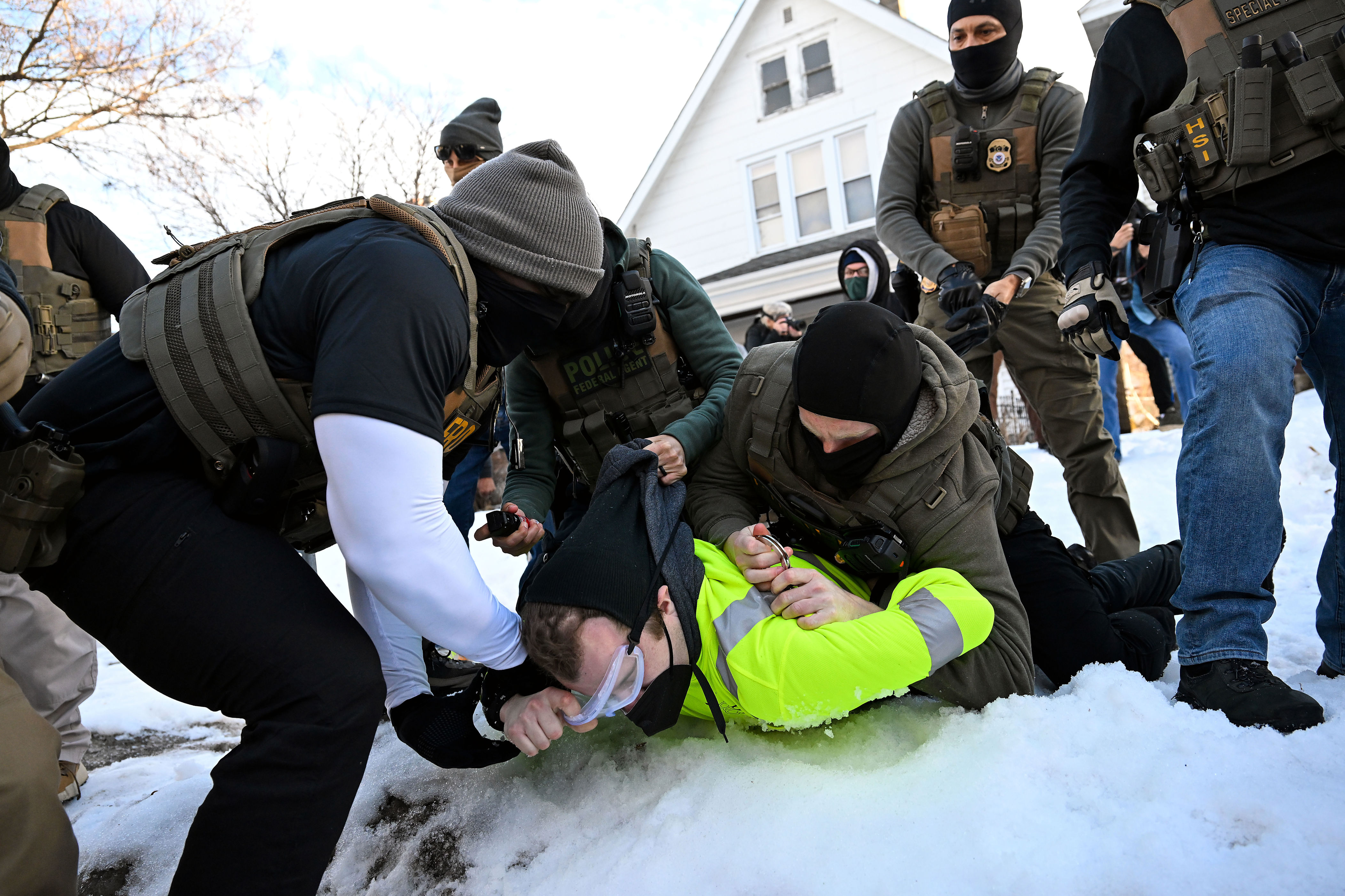 Minneapolis judge bars DHS agents from arresting peaceful protesters