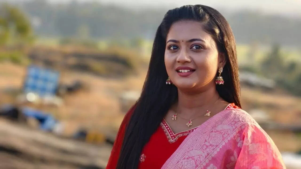 Gomathi Priya is back to Malayalam TV; New show 'Ee Puzhayum Kadannu ...