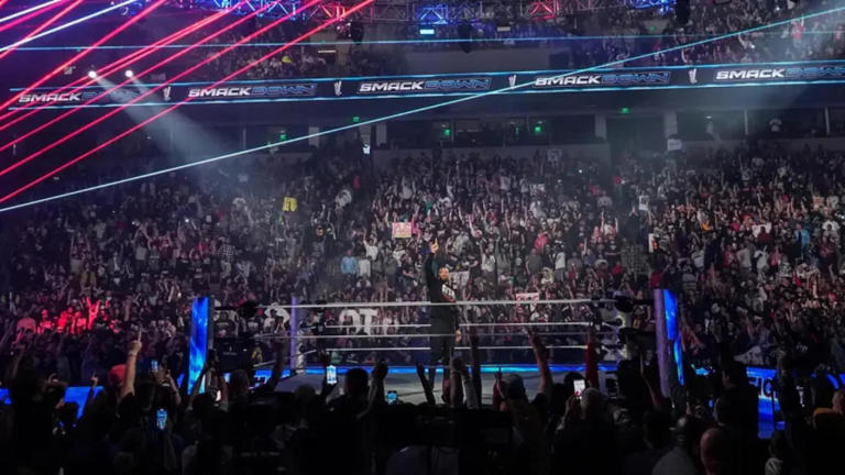 Top WWE superstar makes surprise return before SmackDown