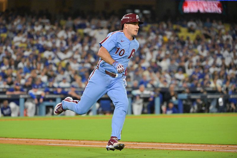 Reports: Phillies re-sign C JT Realmuto on 3-year deal