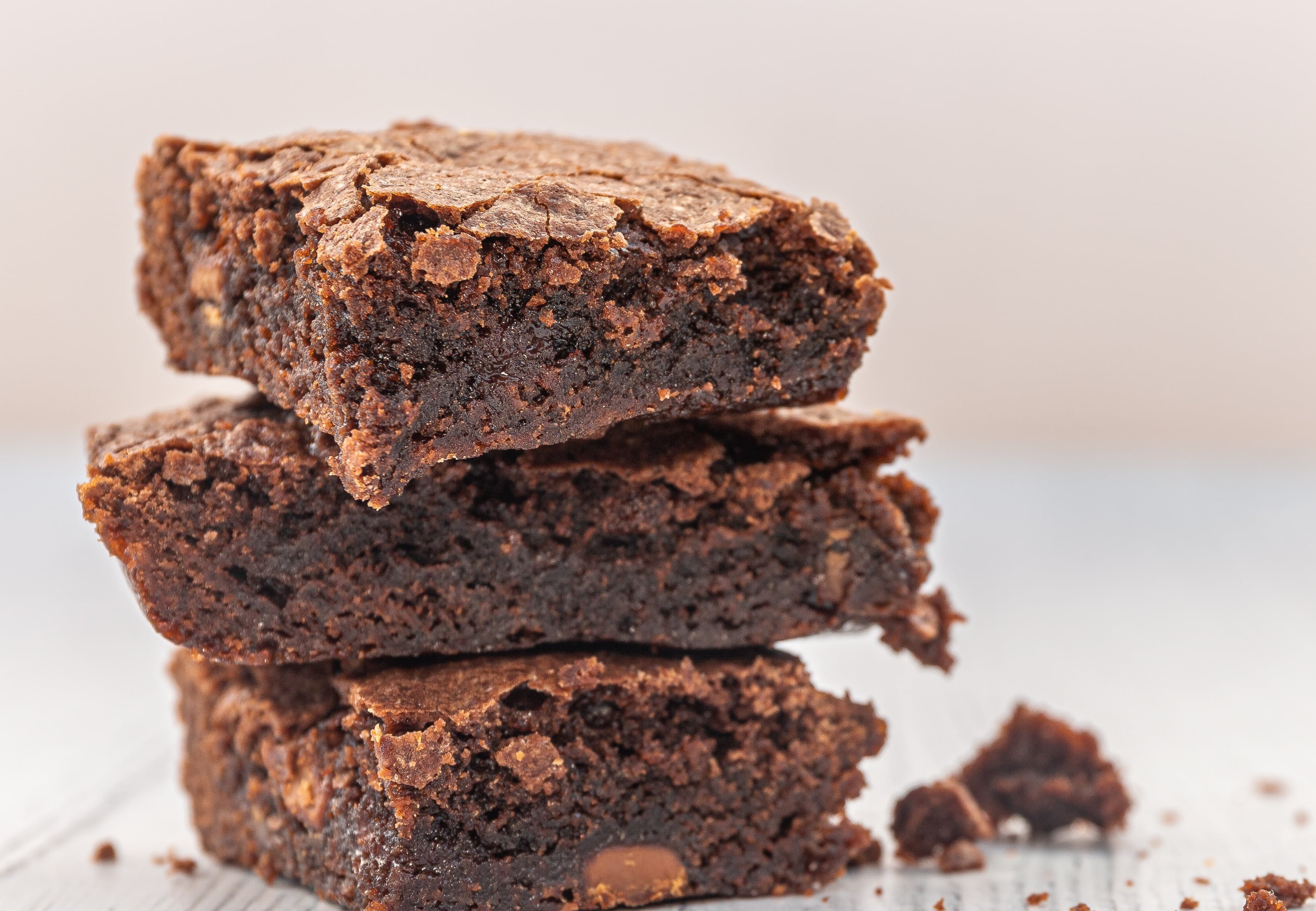 Cómo hacer un brownie exprés sin horno: la receta que no lleva harina ...