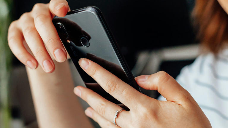 How to tell your phone is hacked before scammers destroy your life