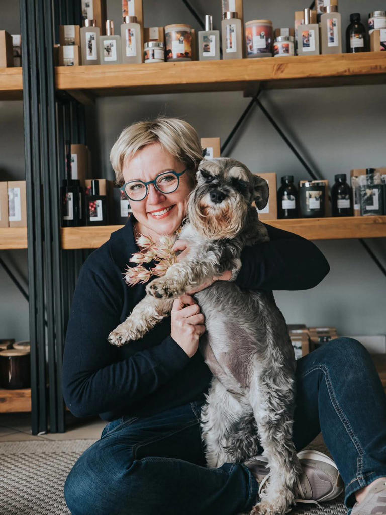 Woman bursts out laughing after finding ball of fluff sticking out of ...