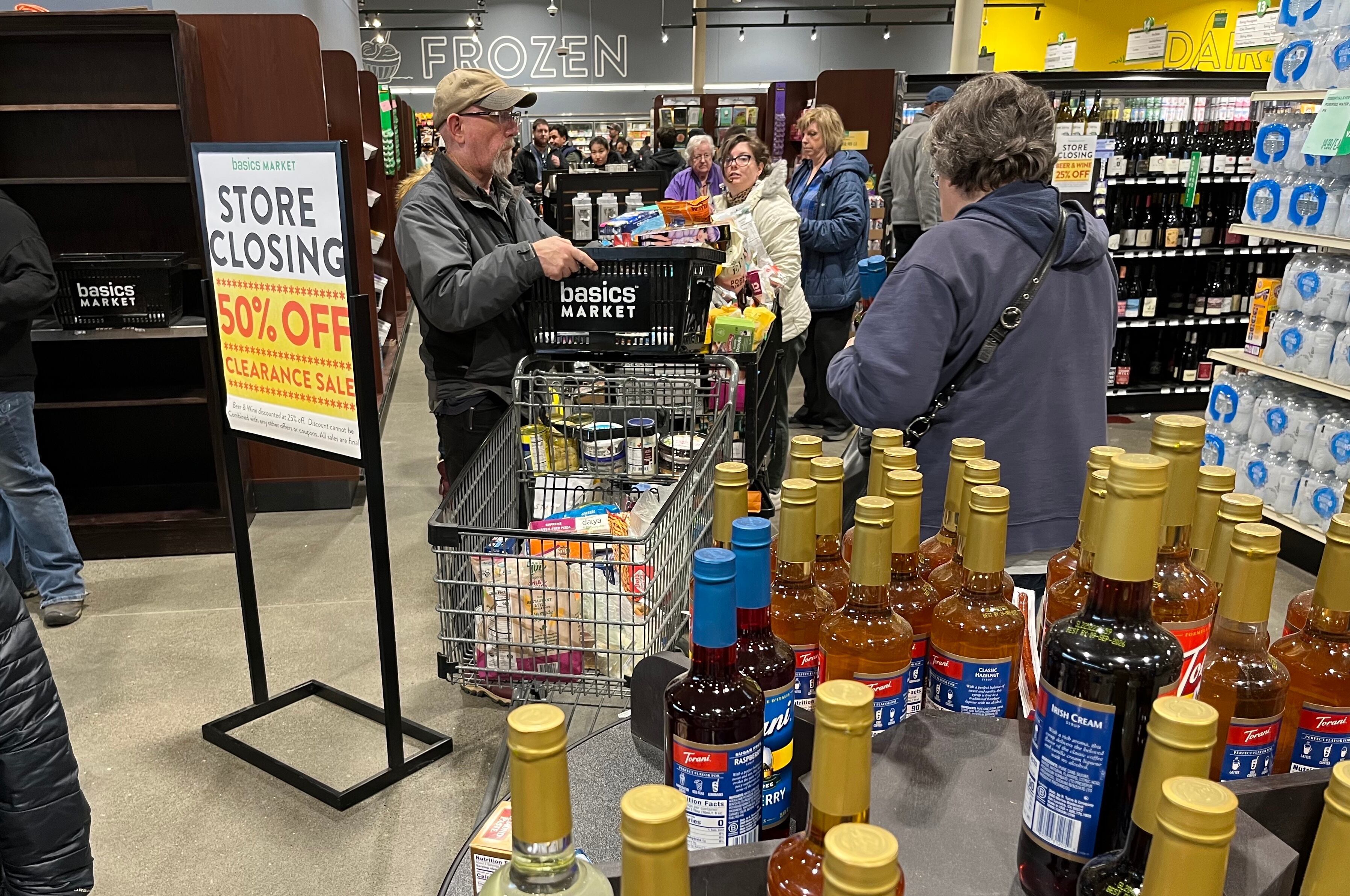 This Portland-area grocery chain plans to sell its last store to Market ...
