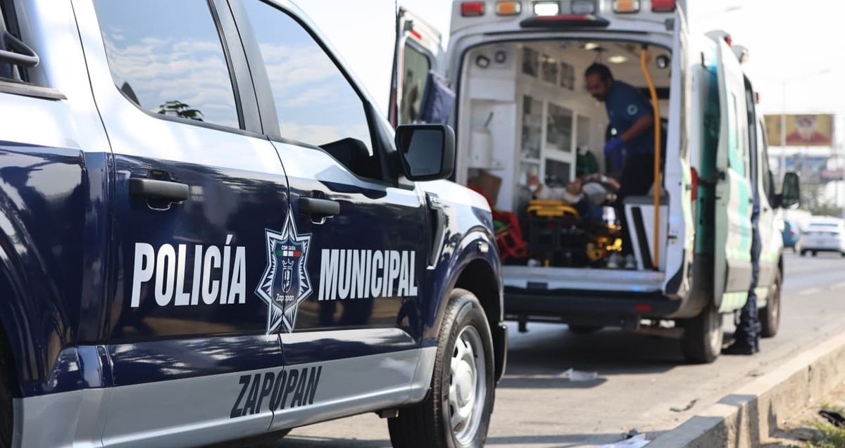Mujer se fractura ambas piernas tras caer de un puente peatonal en Zapopan
