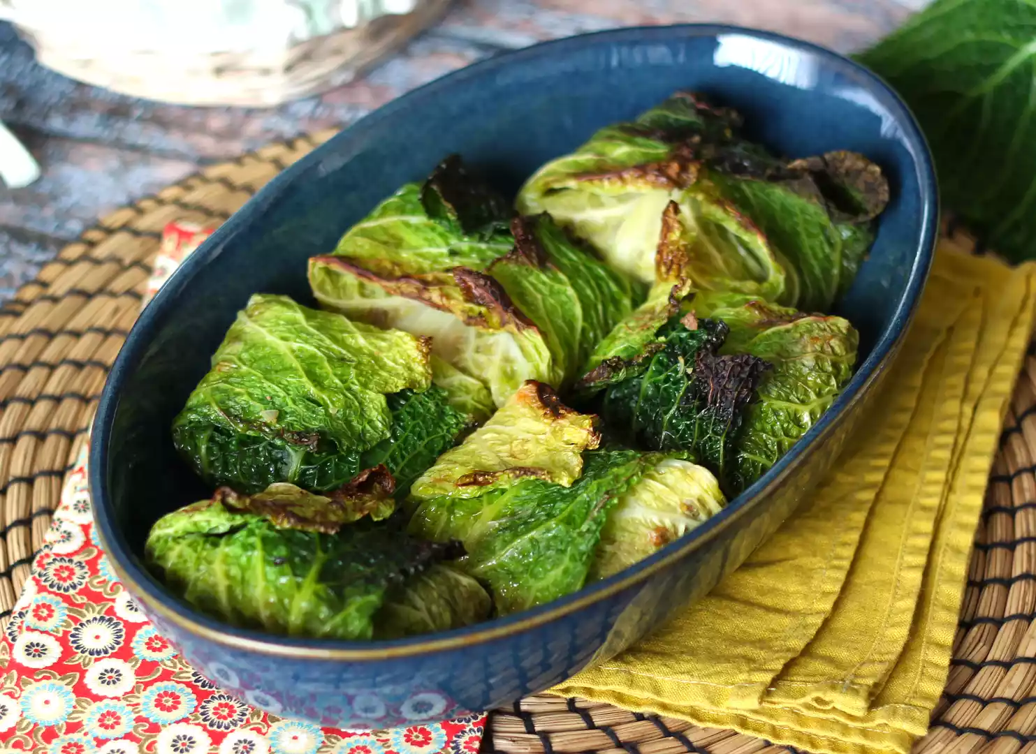 Trouxinha de repolho recheado com carne e legumes