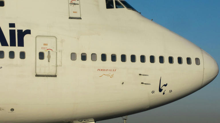 Quit being so antisocial—getting to know your plane seatmate is a good idea