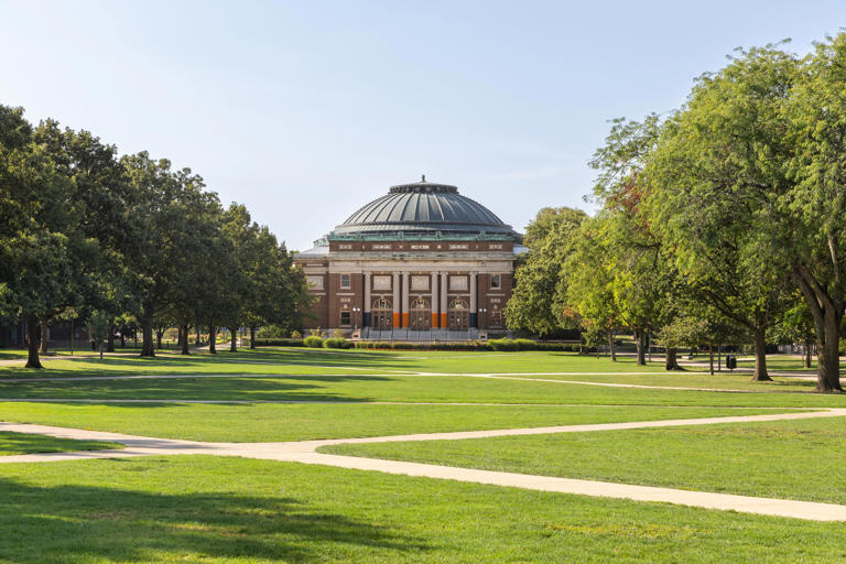 University of Illinois is raising tuition by 2%