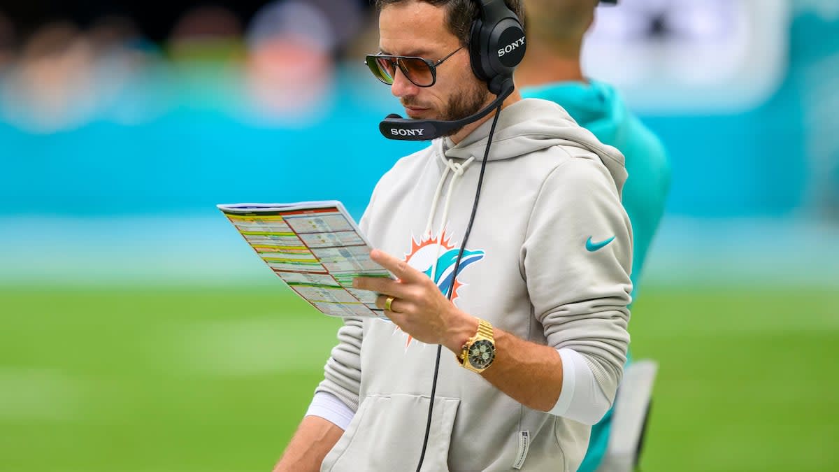 Bucs complete interview with former Dolphins head coach Mike McDaniel