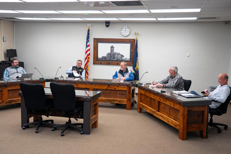 Jeremy Gordon leads Polk County commission race in early election results