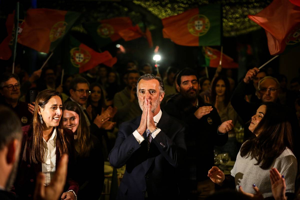 Apesar dos ataques mortais, esta candidatura vai chegar à 2ª volta ...